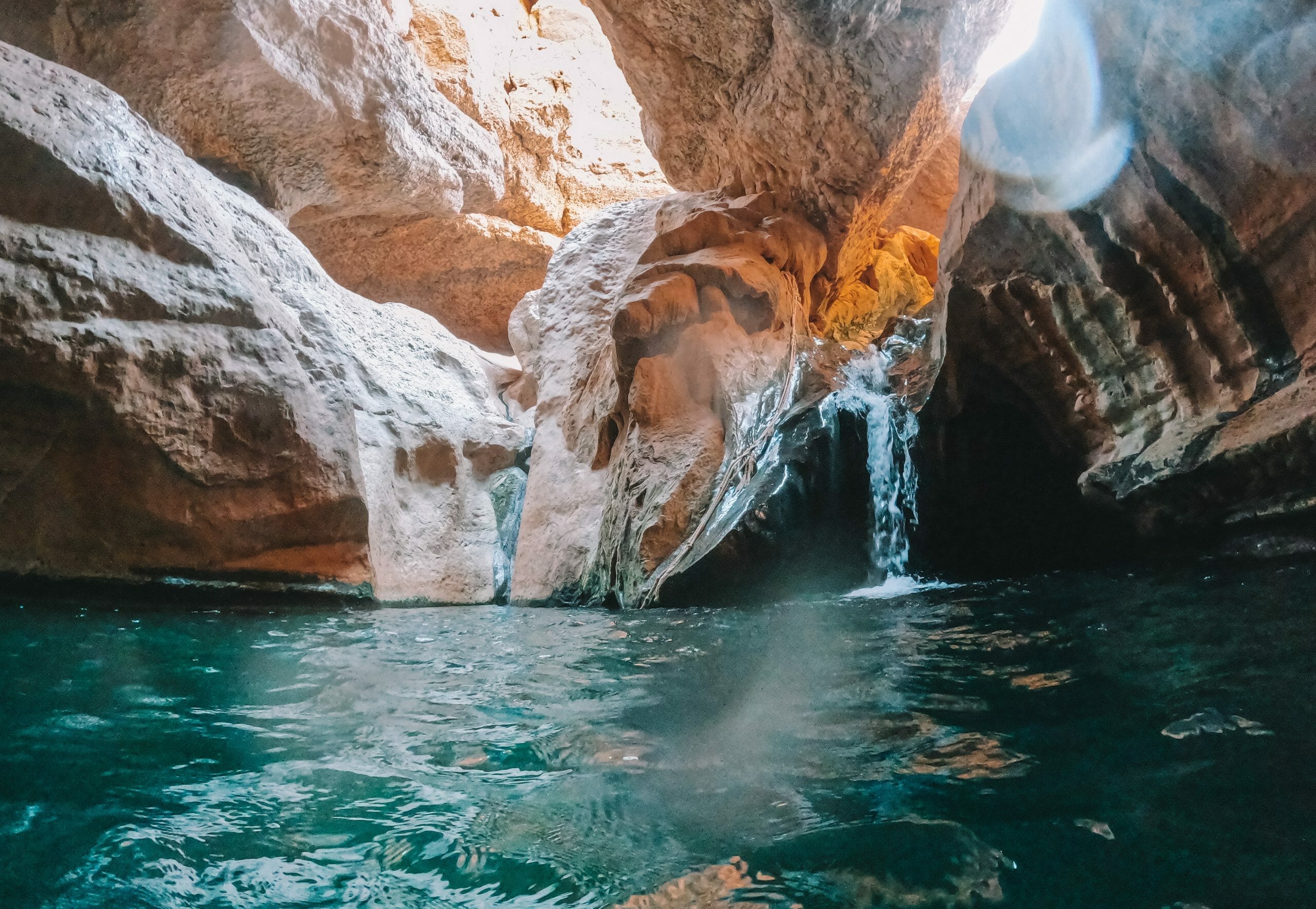 Tip: Visit Wadi Shab in Oman - Everything you need to know! - TRAVELDICTED