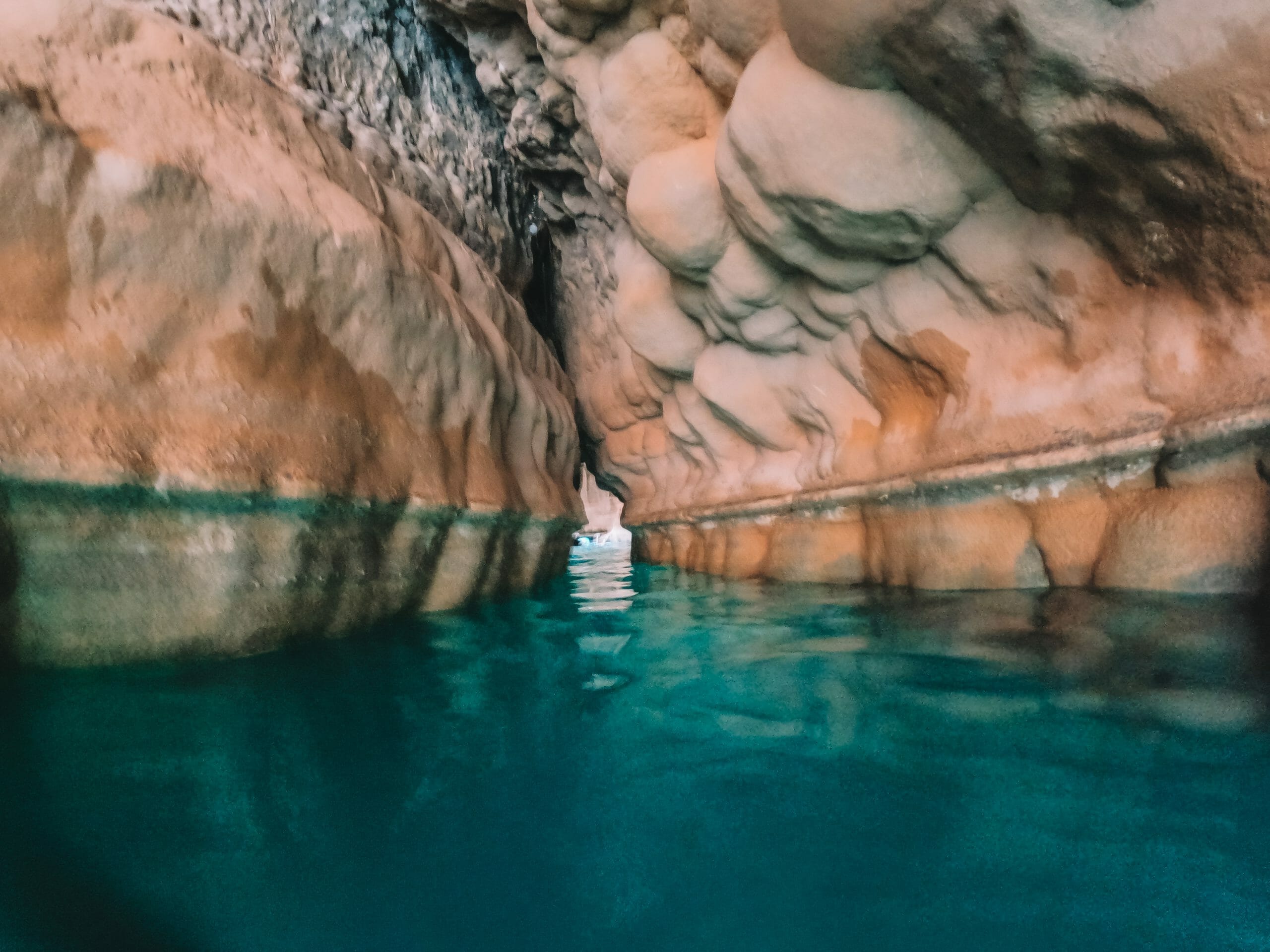 Tip: Visit Wadi Shab in Oman - Everything you need to know! - TRAVELDICTED
